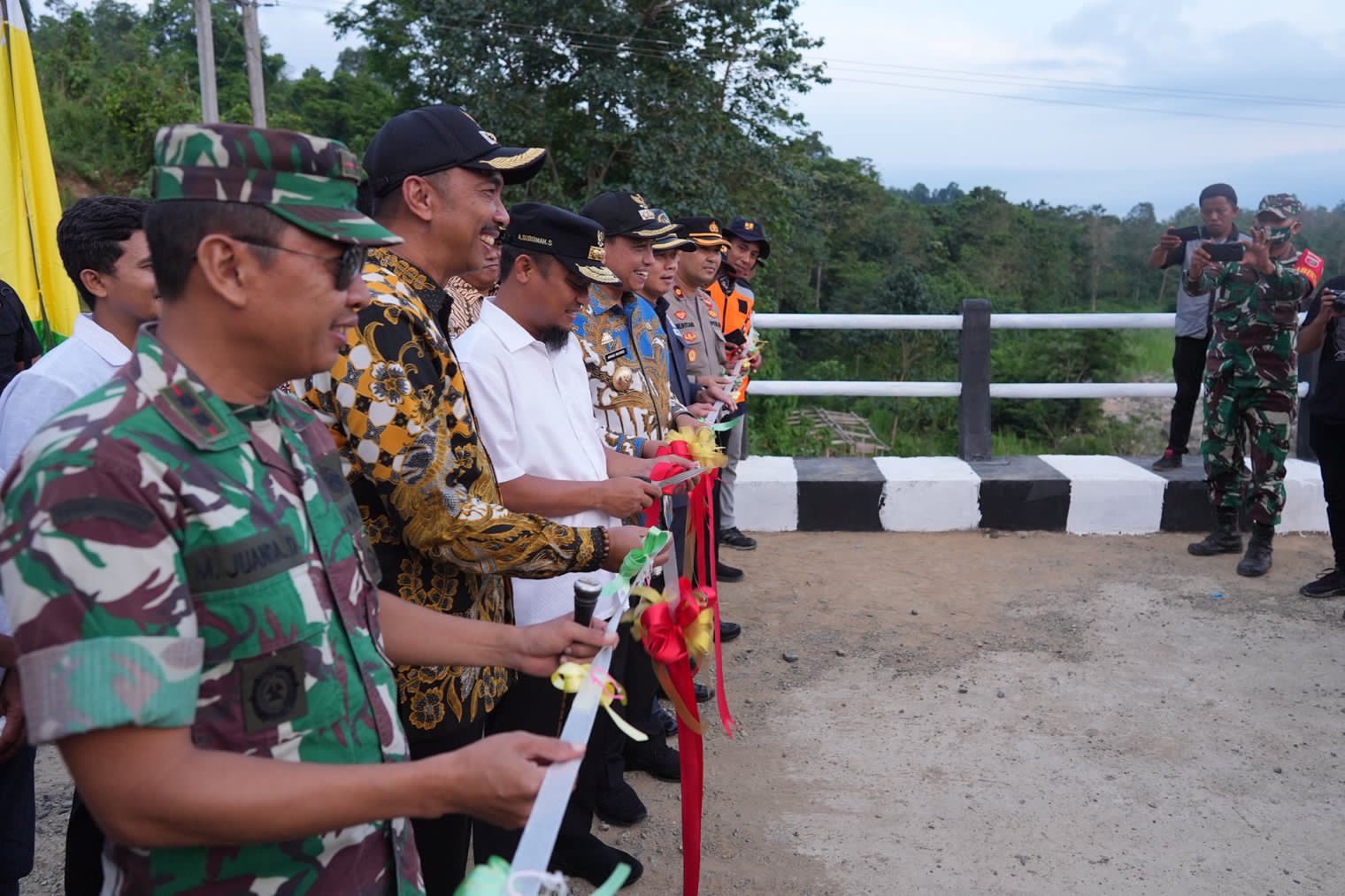 Jembatan Lanrange Sepanjang 90 Meter Diresmikan Gubernur Andi Sudirman