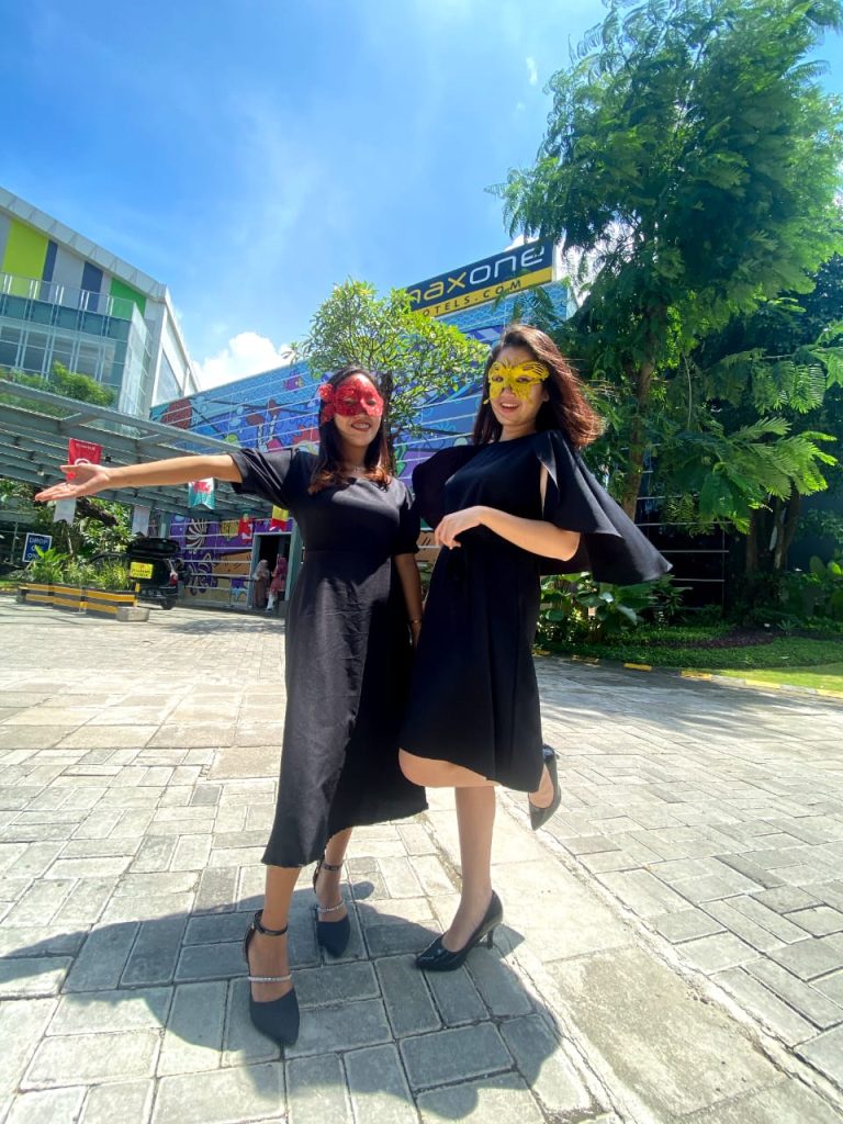 MaxOne Hotel Usung Tema Topeng Dengan Balutan Glamor