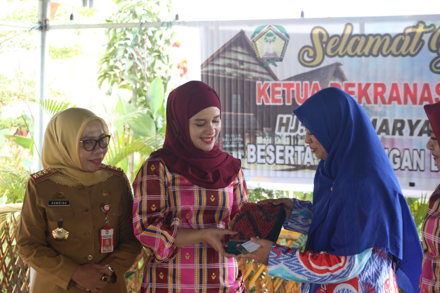 Produk Sutra Khas Gowa Dilirik Dekranasda Wajo