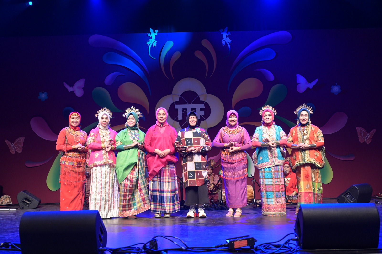 Delegasi Kota Makassar Tampil Memukau di Hari Kedua Tong-Tong Fair ...